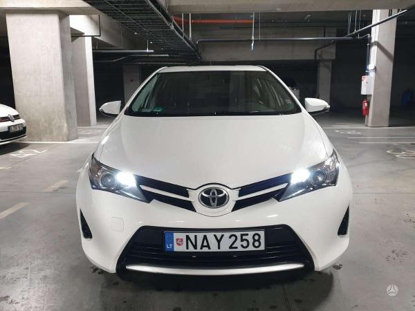 Balts Toyota Auris 2013 Viļņa, ar dzinēja tilpumu 1.33 L un nobraukumu 259 tūkst. km par 4400 €, foto 2 vietnē AUTOMOTO.COM.LV