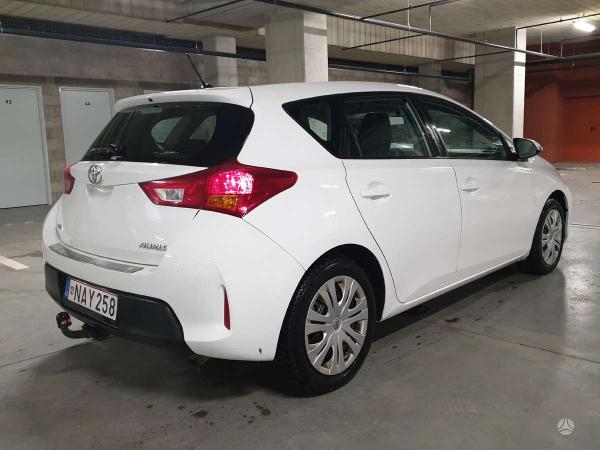 Balts Toyota Auris 2013 Viļņa, ar dzinēja tilpumu 1.33 L un nobraukumu 259 tūkst. km par 4400 €, foto 5 vietnē AUTOMOTO.COM.LV