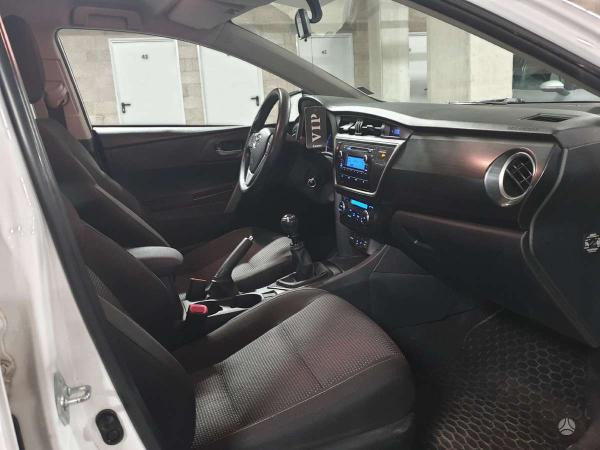 Balts Toyota Auris 2013 Viļņa, ar dzinēja tilpumu 1.33 L un nobraukumu 259 tūkst. km par 4400 €, foto 9 vietnē AUTOMOTO.COM.LV