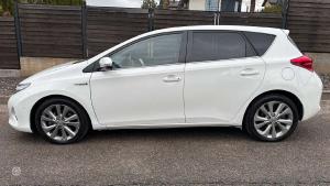 White Toyota Auris 2013 in Vilnius, with an engine capacity of 1.80 L and mileage of 197 thousand km for 8500 €, photo 4 on AUTOMOTO.COM.LV