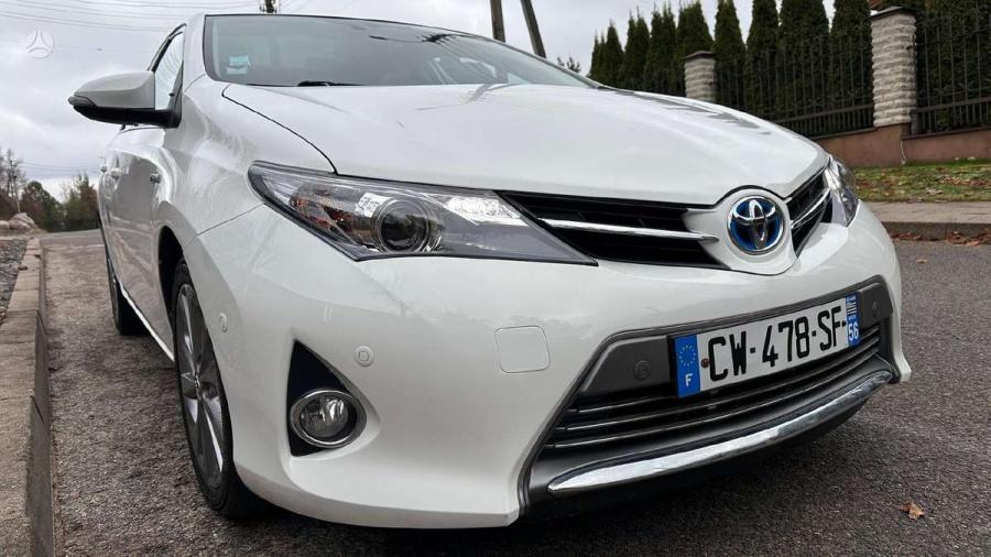 Balts Toyota Auris 2013 Viļņa, ar dzinēja tilpumu 1.80 L un nobraukumu 197 tūkst. km par 8500 €, foto 4 vietnē AUTOMOTO.COM.LV