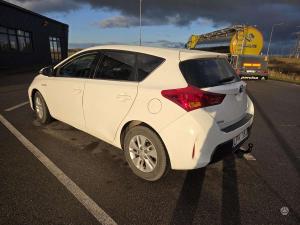 White Toyota Auris 2013 in Kursenai, with an engine capacity of 1.80 L and mileage of 271 thousand km for 7600 €, photo 4 on AUTOMOTO.COM.LV
