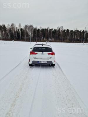 White Toyota Auris 2013 in Riga, with an engine capacity of 1.80 L and mileage of 125 thousand km for 11000 €, photo 15 on AUTOMOTO.COM.LV