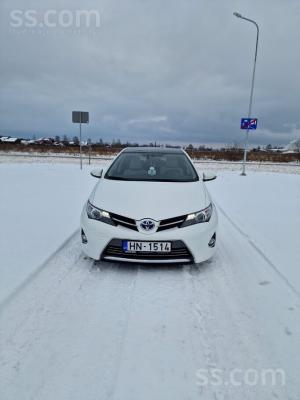 White Toyota Auris 2013 in Riga, with an engine capacity of 1.80 L and mileage of 125 thousand km for 11000 €, photo 22 on AUTOMOTO.COM.LV