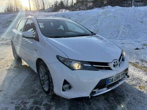 White Toyota Auris 2013 in Vilnius, with an engine capacity of 1.80 L and mileage of 170 thousand km for 8950 €, photo 3 on AUTOMOTO.COM.LV