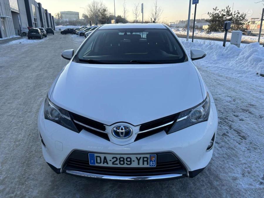 Balts Toyota Auris 2013 Viļņa, ar dzinēja tilpumu 1.80 L un nobraukumu 171 tūkst. km par 8950 €, foto 2 vietnē AUTOMOTO.COM.LV
