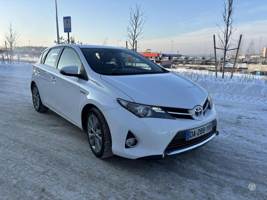 Balts Toyota Auris 2013 Viļņa, ar dzinēja tilpumu 1.80 L un nobraukumu 171 tūkst. km par 8950 €, foto 3 vietnē AUTOMOTO.COM.LV