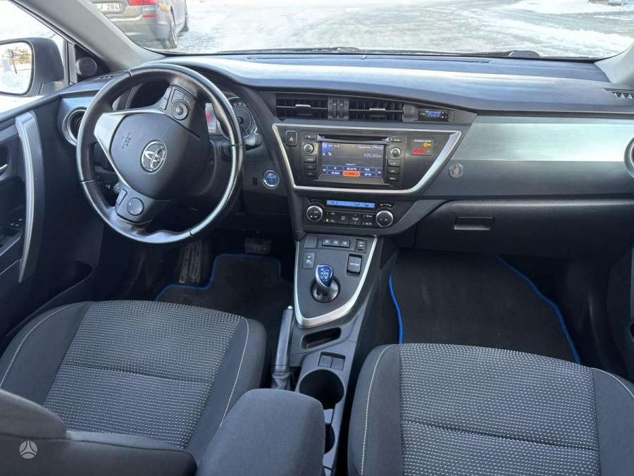 Balts Toyota Auris 2013 Viļņa, ar dzinēja tilpumu 1.80 L un nobraukumu 171 tūkst. km par 8950 €, foto 9 vietnē AUTOMOTO.COM.LV