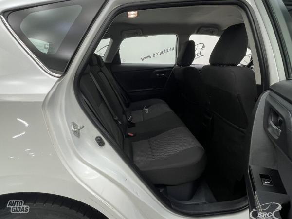 White Toyota Auris 2013 in Avizieniai, with an engine capacity of 1.80 L and mileage of 302 thousand km for 6900 €, photo 9 on AUTOMOTO.COM.LV