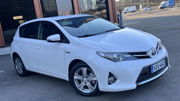 White Toyota Auris 2013 in Kaunas, with an engine capacity of 1.80 L and mileage of 191 thousand km for 8450 €, photo 2 on AUTOMOTO.COM.LV