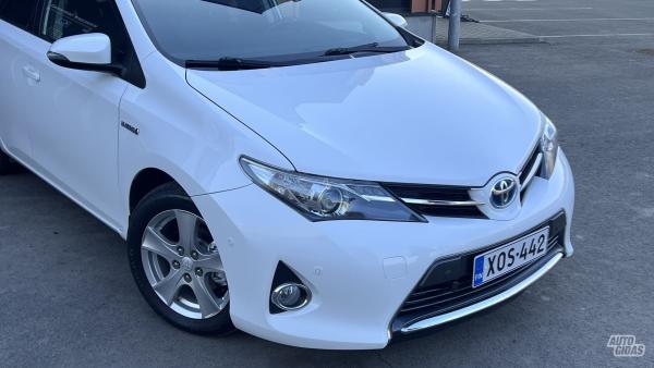 White Toyota Auris 2013 in Kaunas, with an engine capacity of 1.80 L and mileage of 191 thousand km for 8450 €, photo 3 on AUTOMOTO.COM.LV