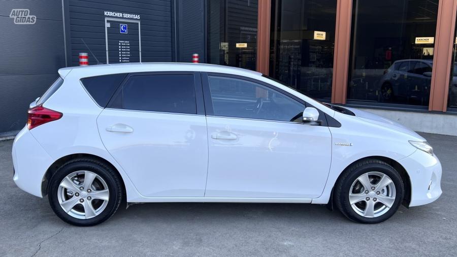 Balts Toyota Auris 2013 Kauņa, ar dzinēja tilpumu 1.80 L un nobraukumu 191 tūkst. km par 8450 €, foto 4 vietnē AUTOMOTO.COM.LV