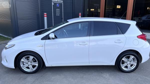 White Toyota Auris 2013 in Kaunas, with an engine capacity of 1.80 L and mileage of 191 thousand km for 8450 €, photo 7 on AUTOMOTO.COM.LV