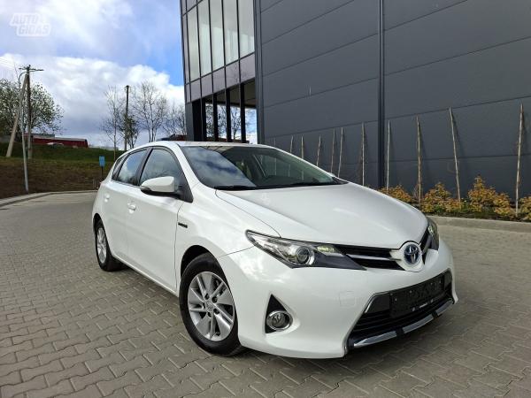 Balts Toyota Auris 2013 Viļņa, ar dzinēja tilpumu 1.80 L un nobraukumu 175 tūkst. km par 7950 €, foto 1 vietnē AUTOMOTO.COM.LV