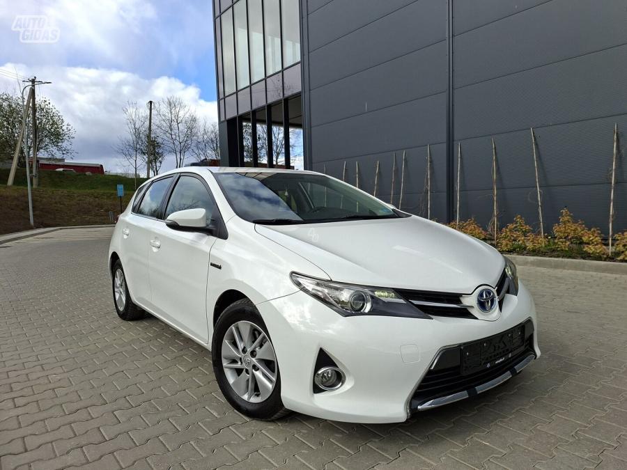 Balts Toyota Auris 2013 Viļņa, ar dzinēja tilpumu 1.80 L un nobraukumu 175 tūkst. km par 7950 €, foto 1 vietnē AUTOMOTO.COM.LV
