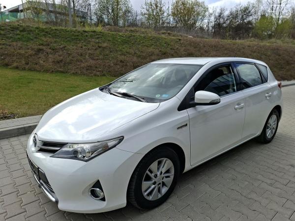 Balts Toyota Auris 2013 Viļņa, ar dzinēja tilpumu 1.80 L un nobraukumu 175 tūkst. km par 7950 €, foto 6 vietnē AUTOMOTO.COM.LV