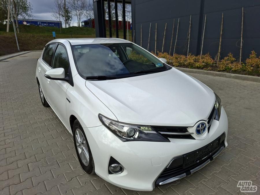 Balts Toyota Auris 2013 Viļņa, ar dzinēja tilpumu 1.80 L un nobraukumu 175 tūkst. km par 7950 €, foto 9 vietnē AUTOMOTO.COM.LV