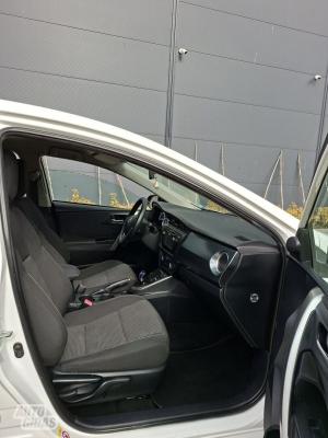 Balts Toyota Auris 2013 Viļņa, ar dzinēja tilpumu 1.80 L un nobraukumu 175 tūkst. km par 7950 €, foto 12 vietnē AUTOMOTO.COM.LV