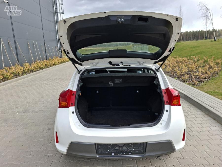 Balts Toyota Auris 2013 Viļņa, ar dzinēja tilpumu 1.80 L un nobraukumu 175 tūkst. km par 7950 €, foto 15 vietnē AUTOMOTO.COM.LV