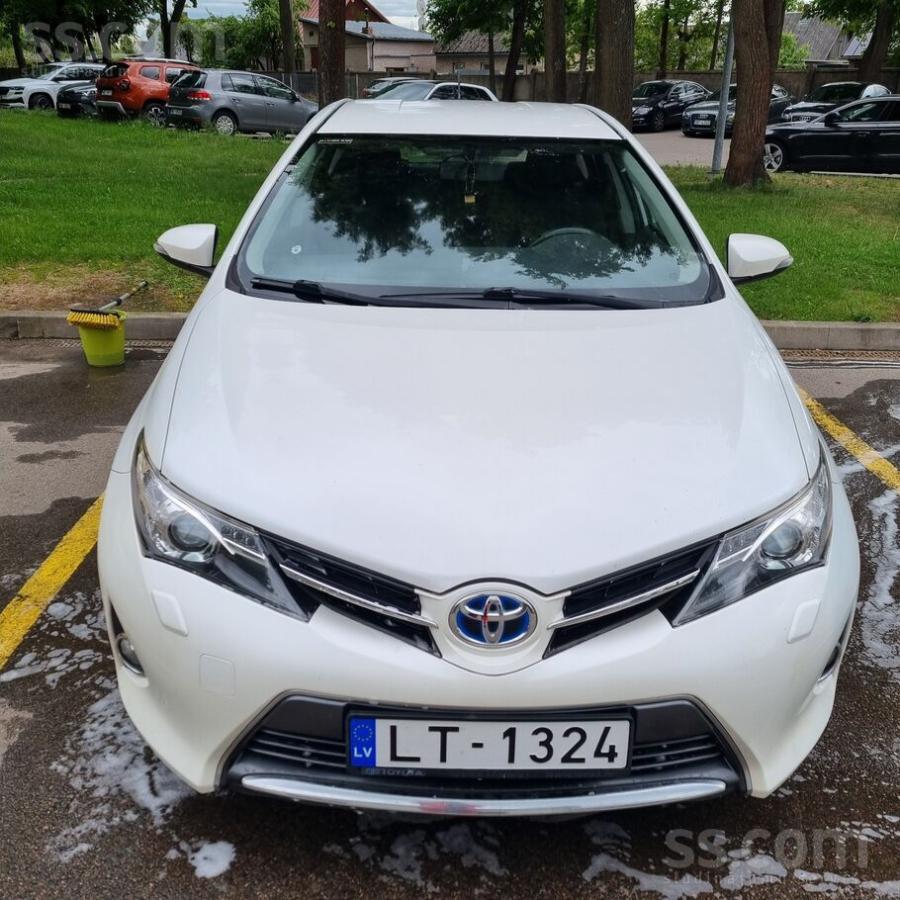 Balts Toyota Auris 2013 Daugavpils, ar dzinēja tilpumu 1.80 L un nobraukumu 299 tūkst. km par 7150 €, foto 1 vietnē AUTOMOTO.COM.LV