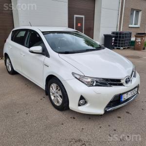 Balts Toyota Auris 2013 Daugavpils, ar dzinēja tilpumu 1.80 L un nobraukumu 299 tūkst. km par 7150 €, foto 3 vietnē AUTOMOTO.COM.LV
