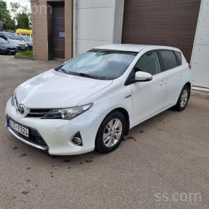 Balts Toyota Auris 2013 Daugavpils, ar dzinēja tilpumu 1.80 L un nobraukumu 299 tūkst. km par 7150 €, foto 4 vietnē AUTOMOTO.COM.LV