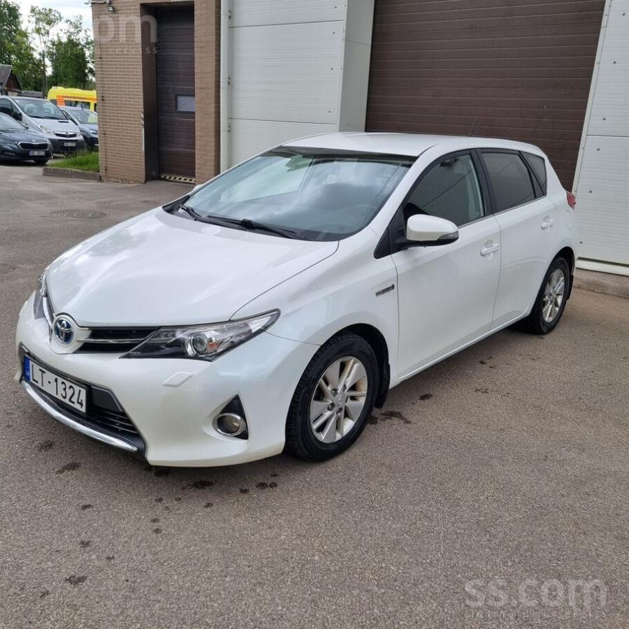 Balts Toyota Auris 2013 Daugavpils, ar dzinēja tilpumu 1.80 L un nobraukumu 299 tūkst. km par 7150 €, foto 4 vietnē AUTOMOTO.COM.LV