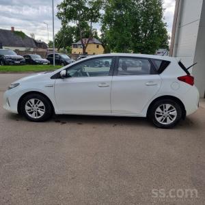 Balts Toyota Auris 2013 Daugavpils, ar dzinēja tilpumu 1.80 L un nobraukumu 299 tūkst. km par 7150 €, foto 5 vietnē AUTOMOTO.COM.LV