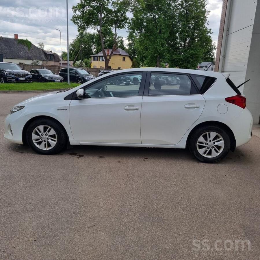 Balts Toyota Auris 2013 Daugavpils, ar dzinēja tilpumu 1.80 L un nobraukumu 299 tūkst. km par 7150 €, foto 5 vietnē AUTOMOTO.COM.LV
