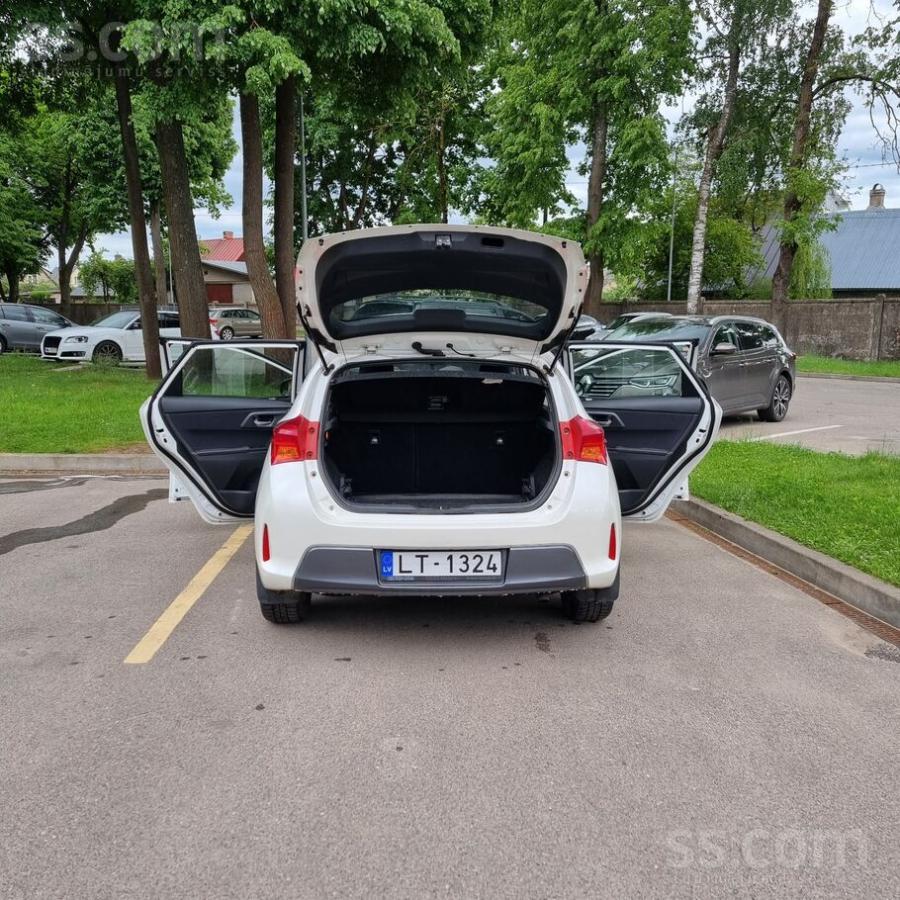 Balts Toyota Auris 2013 Daugavpils, ar dzinēja tilpumu 1.80 L un nobraukumu 299 tūkst. km par 7150 €, foto 7 vietnē AUTOMOTO.COM.LV