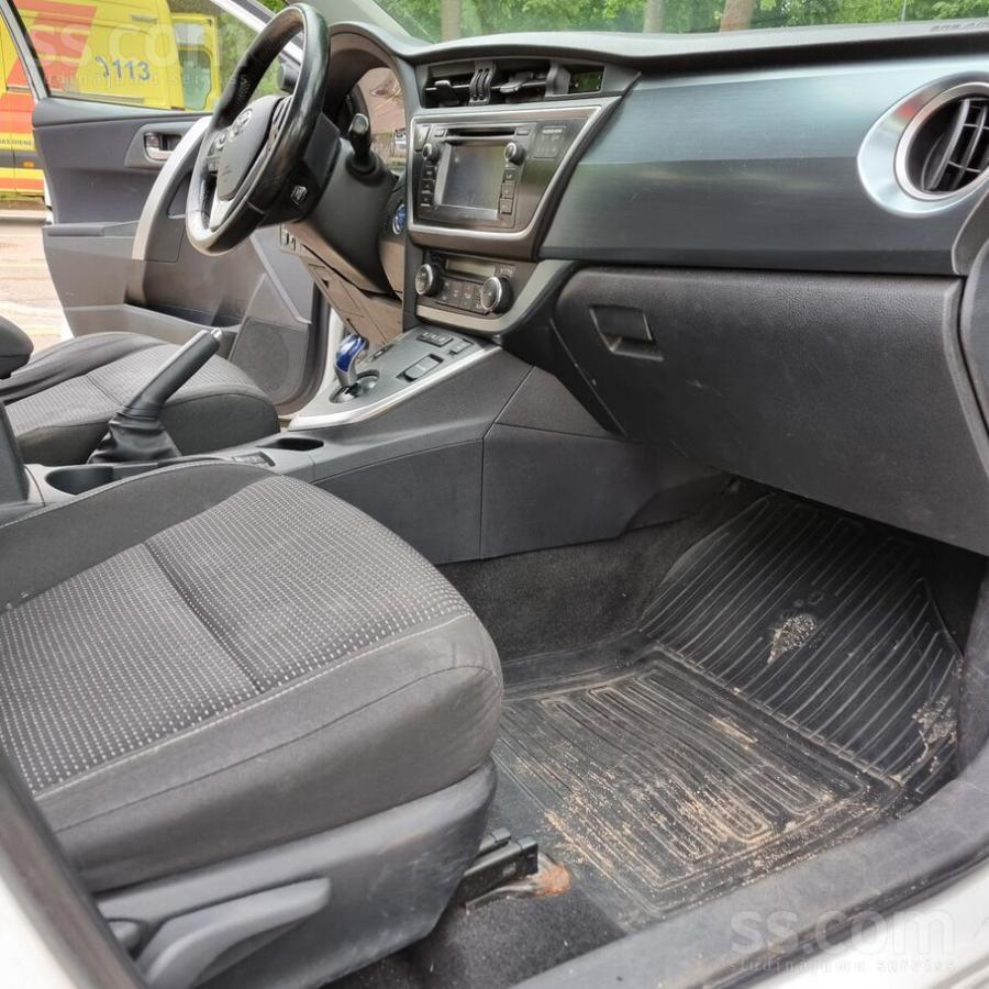 Balts Toyota Auris 2013 Daugavpils, ar dzinēja tilpumu 1.80 L un nobraukumu 299 tūkst. km par 7150 €, foto 9 vietnē AUTOMOTO.COM.LV