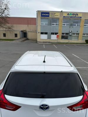 White Toyota Auris 2013 in Riga, with an engine capacity of 1.80 L and mileage of 149 thousand km for 8899 €, photo  on AUTOMOTO.COM.LV
