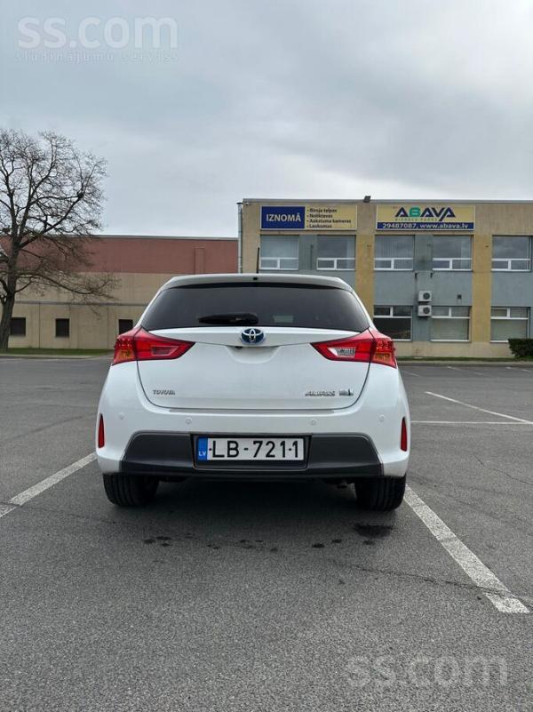 Balts Toyota Auris 2013 Rīga, ar dzinēja tilpumu 1.80 L un nobraukumu 149 tūkst. km par 8899 €, foto 3 vietnē AUTOMOTO.COM.LV