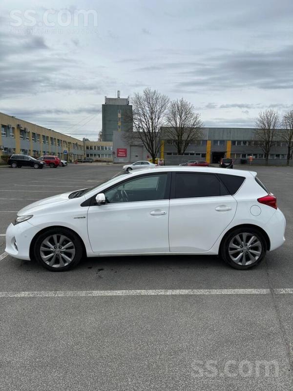 Balts Toyota Auris 2013 Rīga, ar dzinēja tilpumu 1.80 L un nobraukumu 149 tūkst. km par 8899 €, foto 6 vietnē AUTOMOTO.COM.LV