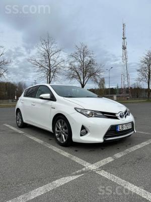 Balts Toyota Auris 2013 Rīga, ar dzinēja tilpumu 1.80 L un nobraukumu 149 tūkst. km par 8899 €, foto 9 vietnē AUTOMOTO.COM.LV
