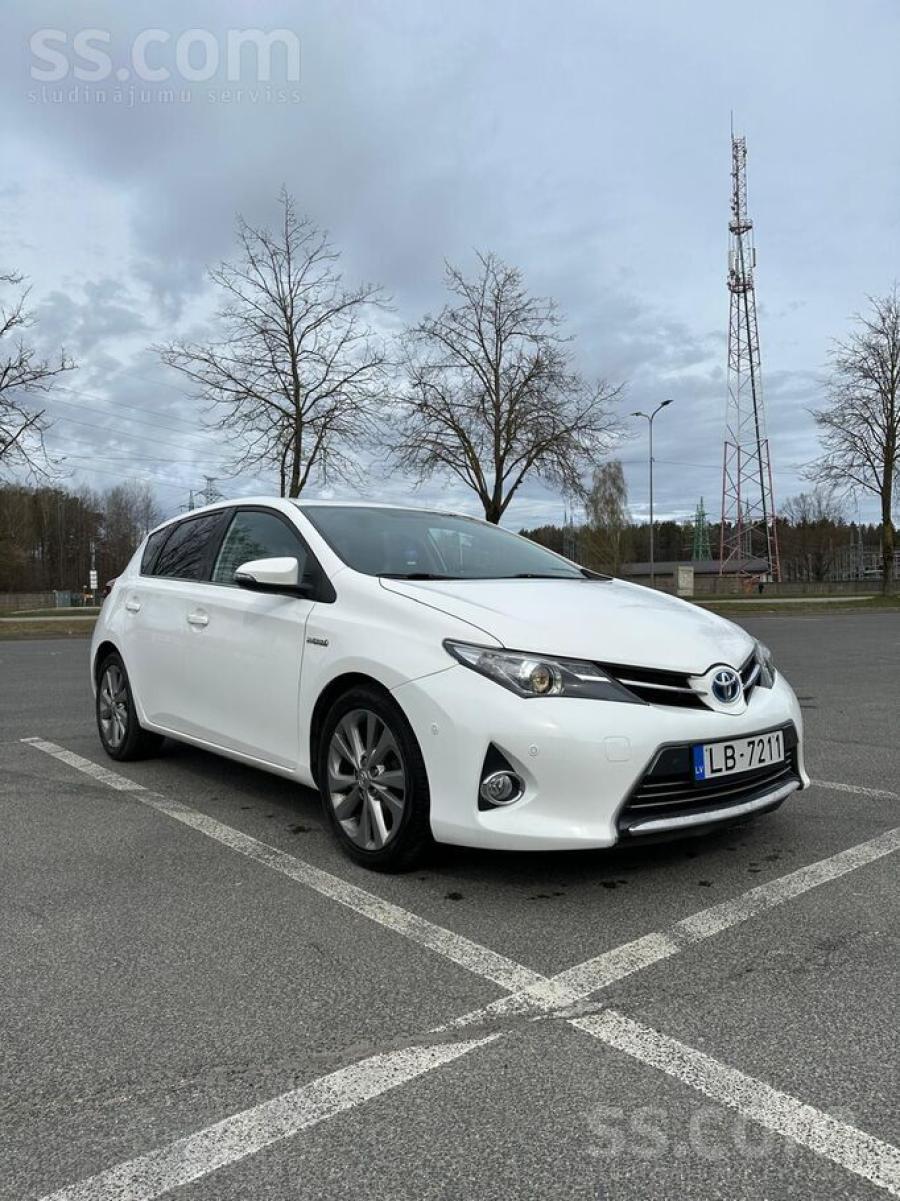 Balts Toyota Auris 2013 Rīga, ar dzinēja tilpumu 1.80 L un nobraukumu 149 tūkst. km par 8899 €, foto 9 vietnē AUTOMOTO.COM.LV