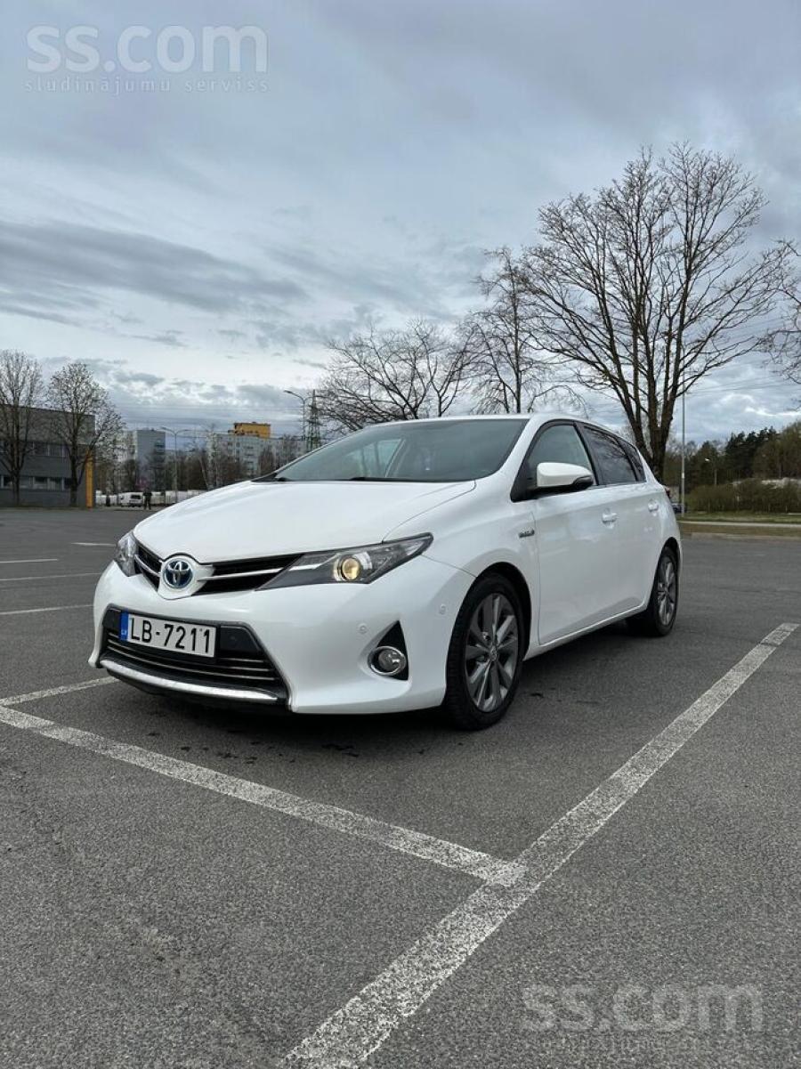 Balts Toyota Auris 2013 Rīga, ar dzinēja tilpumu 1.80 L un nobraukumu 149 tūkst. km par 8899 €, foto 10 vietnē AUTOMOTO.COM.LV