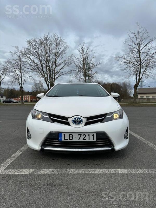 Balts Toyota Auris 2013 Rīga, ar dzinēja tilpumu 1.80 L un nobraukumu 149 tūkst. km par 8899 €, foto 10 vietnē AUTOMOTO.COM.LV