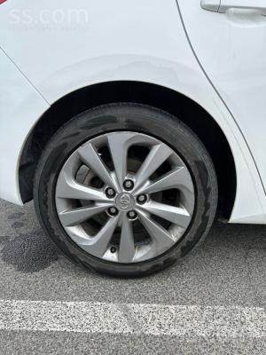 Balts Toyota Auris 2013 Rīga, ar dzinēja tilpumu 1.80 L un nobraukumu 149 tūkst. km par 8899 €, foto 12 vietnē AUTOMOTO.COM.LV
