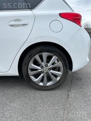 Balts Toyota Auris 2013 Rīga, ar dzinēja tilpumu 1.80 L un nobraukumu 149 tūkst. km par 8899 €, foto 15 vietnē AUTOMOTO.COM.LV