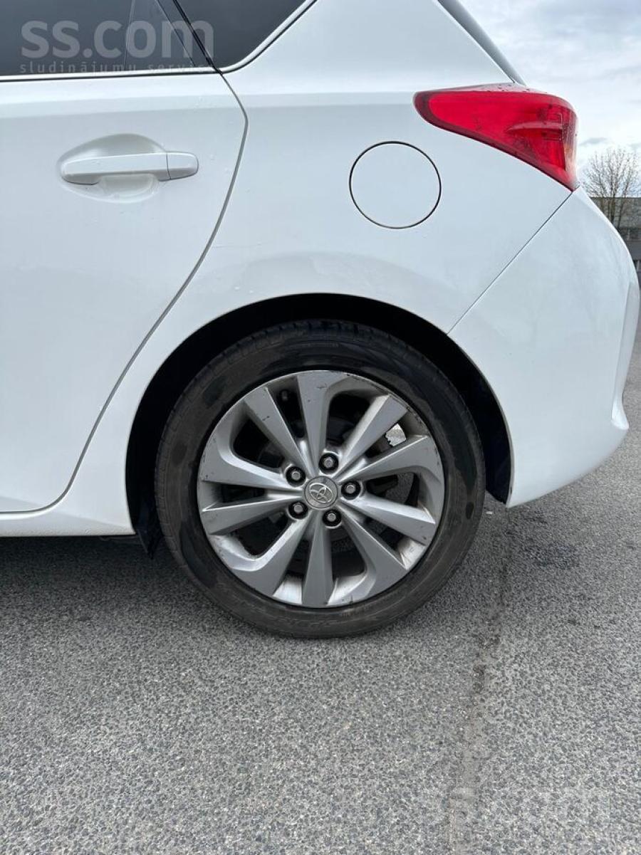Balts Toyota Auris 2013 Rīga, ar dzinēja tilpumu 1.80 L un nobraukumu 149 tūkst. km par 8899 €, foto 15 vietnē AUTOMOTO.COM.LV