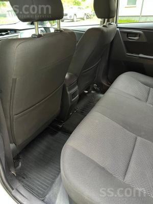 Balts Toyota Auris 2013 Rīga, ar dzinēja tilpumu 1.80 L un nobraukumu 149 tūkst. km par 8899 €, foto 24 vietnē AUTOMOTO.COM.LV