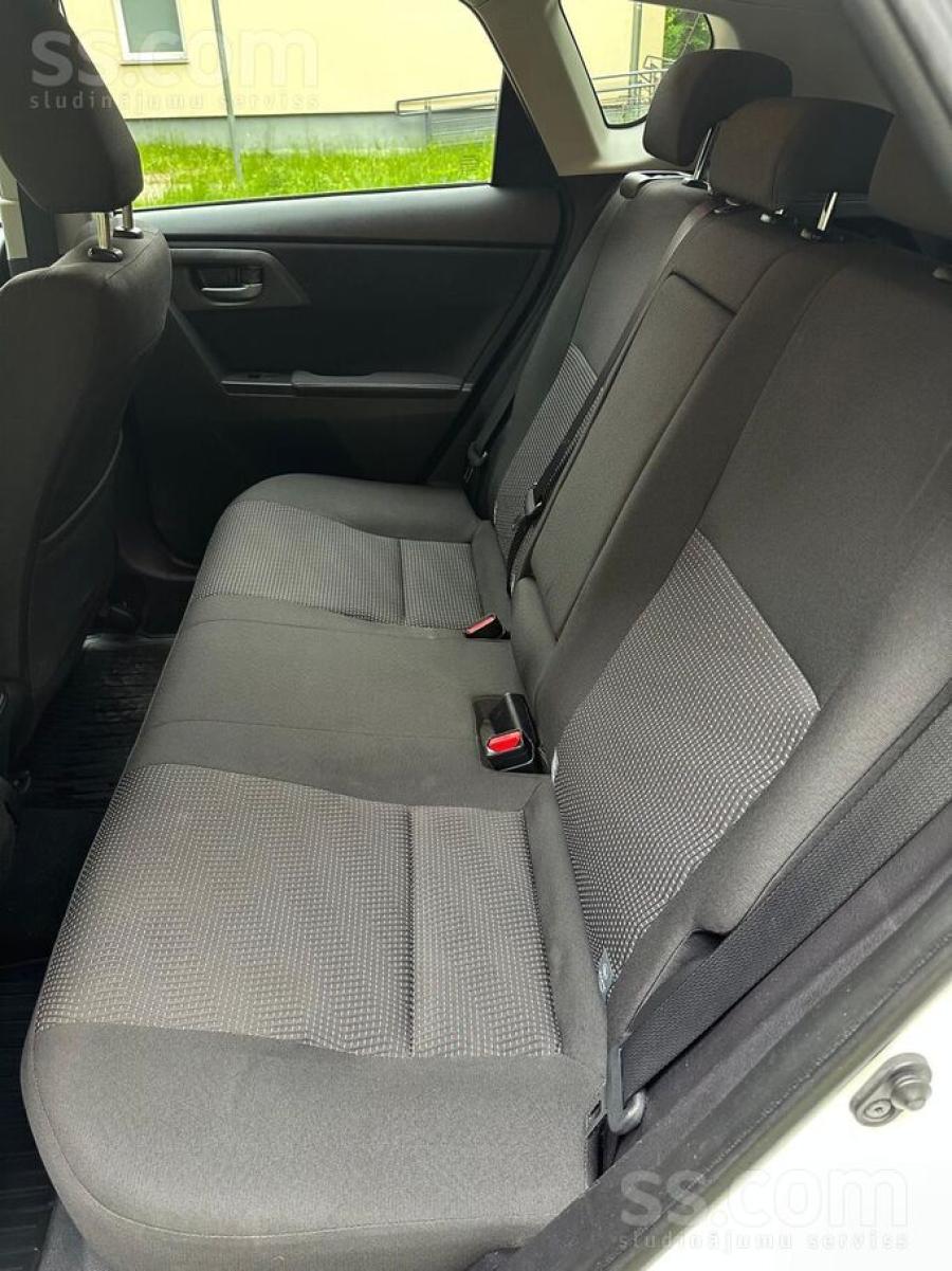 Balts Toyota Auris 2013 Rīga, ar dzinēja tilpumu 1.80 L un nobraukumu 149 tūkst. km par 8899 €, foto 25 vietnē AUTOMOTO.COM.LV