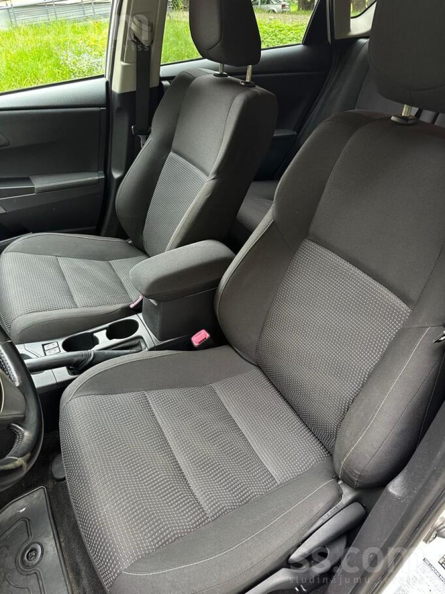Balts Toyota Auris 2013 Rīga, ar dzinēja tilpumu 1.80 L un nobraukumu 149 tūkst. km par 8899 €, foto 29 vietnē AUTOMOTO.COM.LV