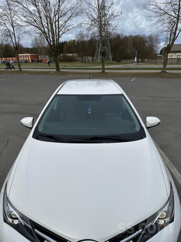White Toyota Auris 2013 in Riga, with an engine capacity of 1.80 L and mileage of 149 thousand km for 7990 €, photo 9 on AUTOMOTO.COM.LV