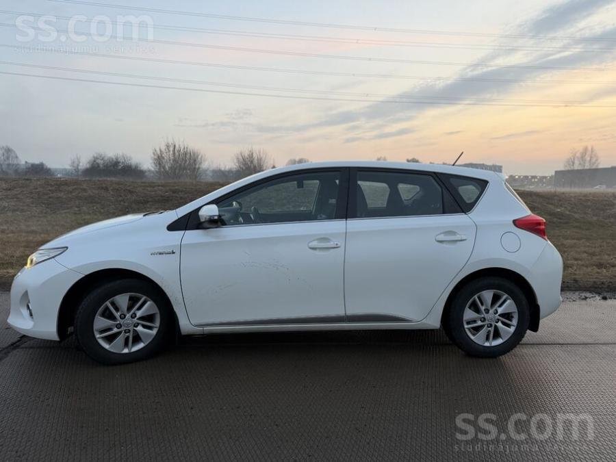Balts Toyota Auris 2013 Rīga, ar dzinēja tilpumu 1.80 L un nobraukumu 145 tūkst. km par 8999 €, foto 5 vietnē AUTOMOTO.COM.LV