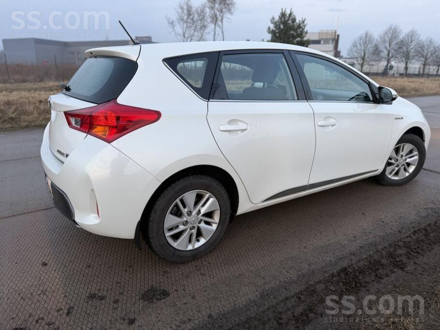 Balts Toyota Auris 2013 Rīga, ar dzinēja tilpumu 1.80 L un nobraukumu 145 tūkst. km par 8999 €, foto 6 vietnē AUTOMOTO.COM.LV