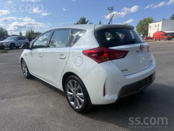 Balts Toyota Auris 2013 Rīga, ar dzinēja tilpumu 1.80 L un nobraukumu 214 tūkst. km par 7980 €, foto 5 vietnē AUTOMOTO.COM.LV