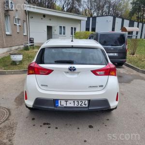 Balts Toyota Auris 2013 Daugavpils, ar dzinēja tilpumu 1.80 L un nobraukumu 299 tūkst. km par 6650 €, foto 3 vietnē AUTOMOTO.COM.LV