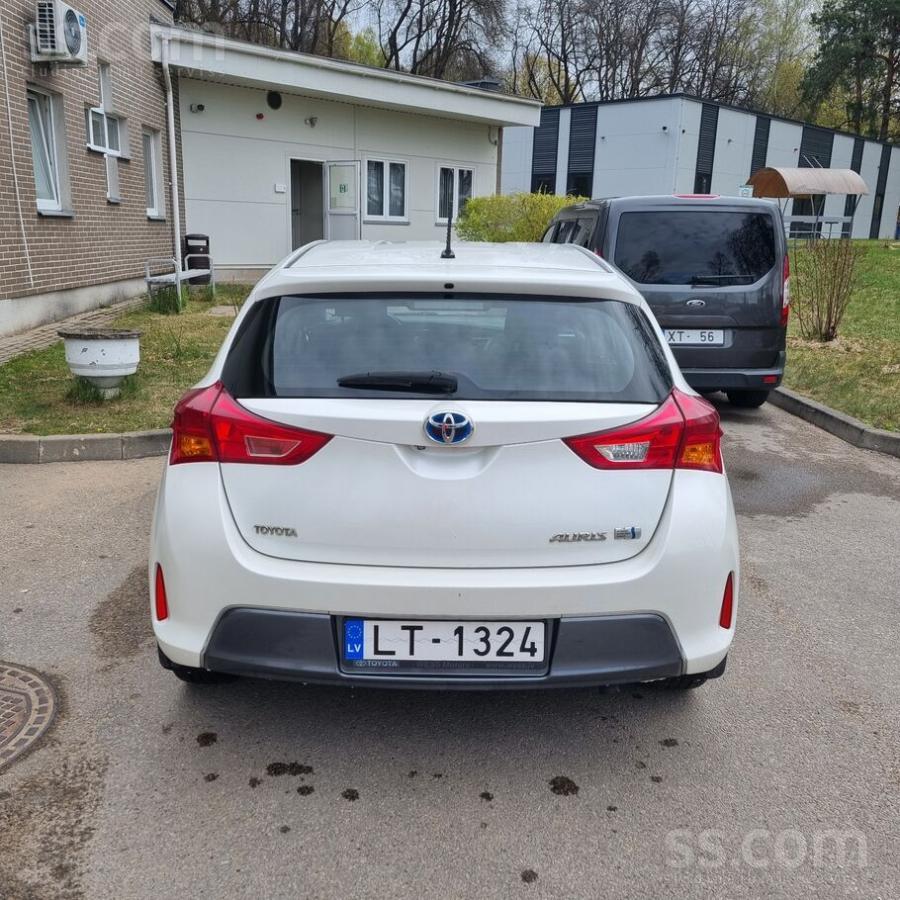 Balts Toyota Auris 2013 Daugavpils, ar dzinēja tilpumu 1.80 L un nobraukumu 299 tūkst. km par 6650 €, foto 3 vietnē AUTOMOTO.COM.LV